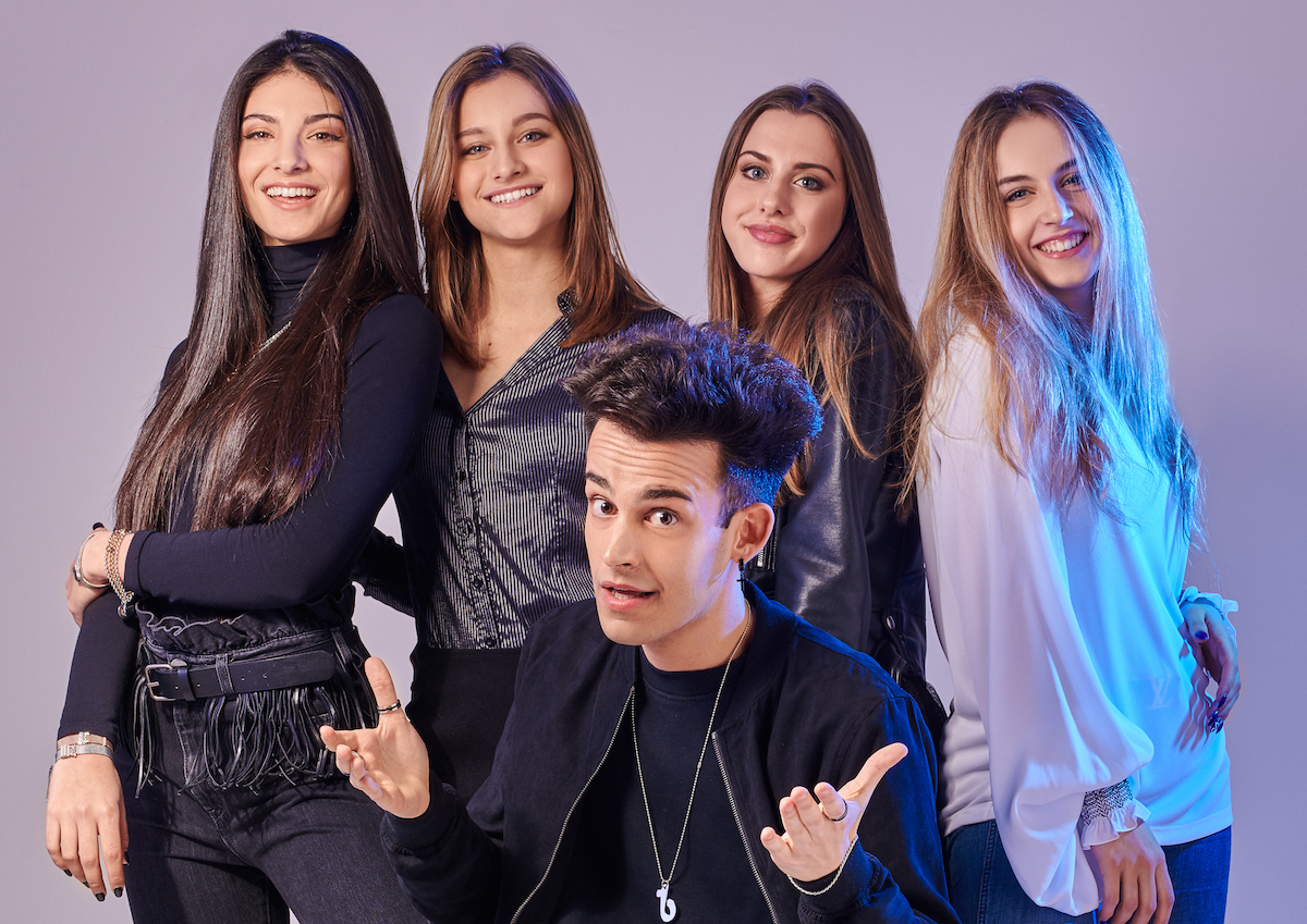 Uno, nessuno, centomila: quante maschere sulle webstar in radio